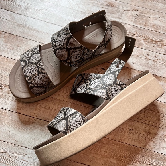 CROCS | Shoes | Crocs Brooklyn Snake Print Sandals | Poshmark